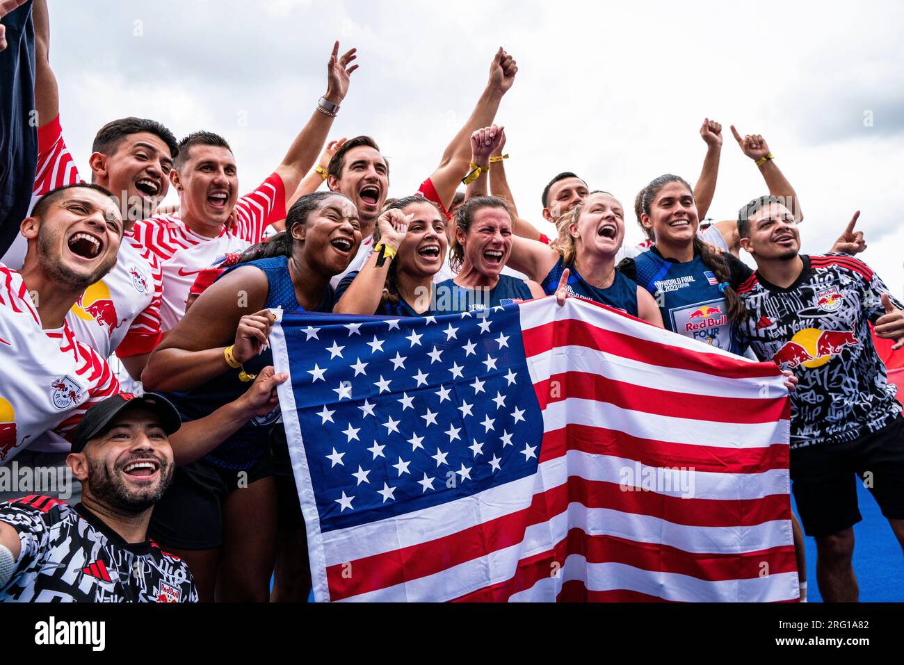 Action-packed offensive football play, in 10-minute rounds, with 26 ...