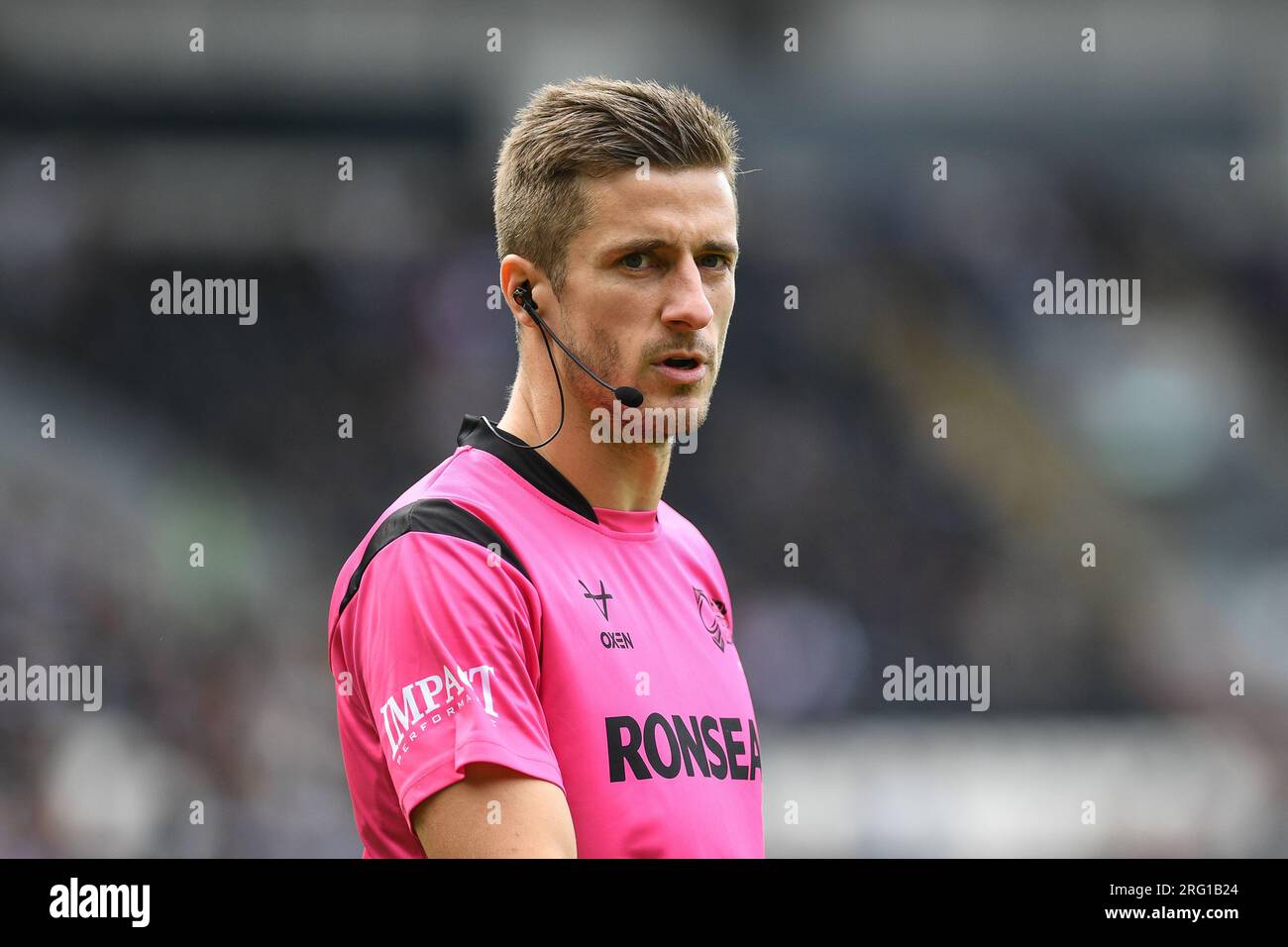 Kingston upon Hull, England - 6th August 2023 Referee Chris Kendall ...