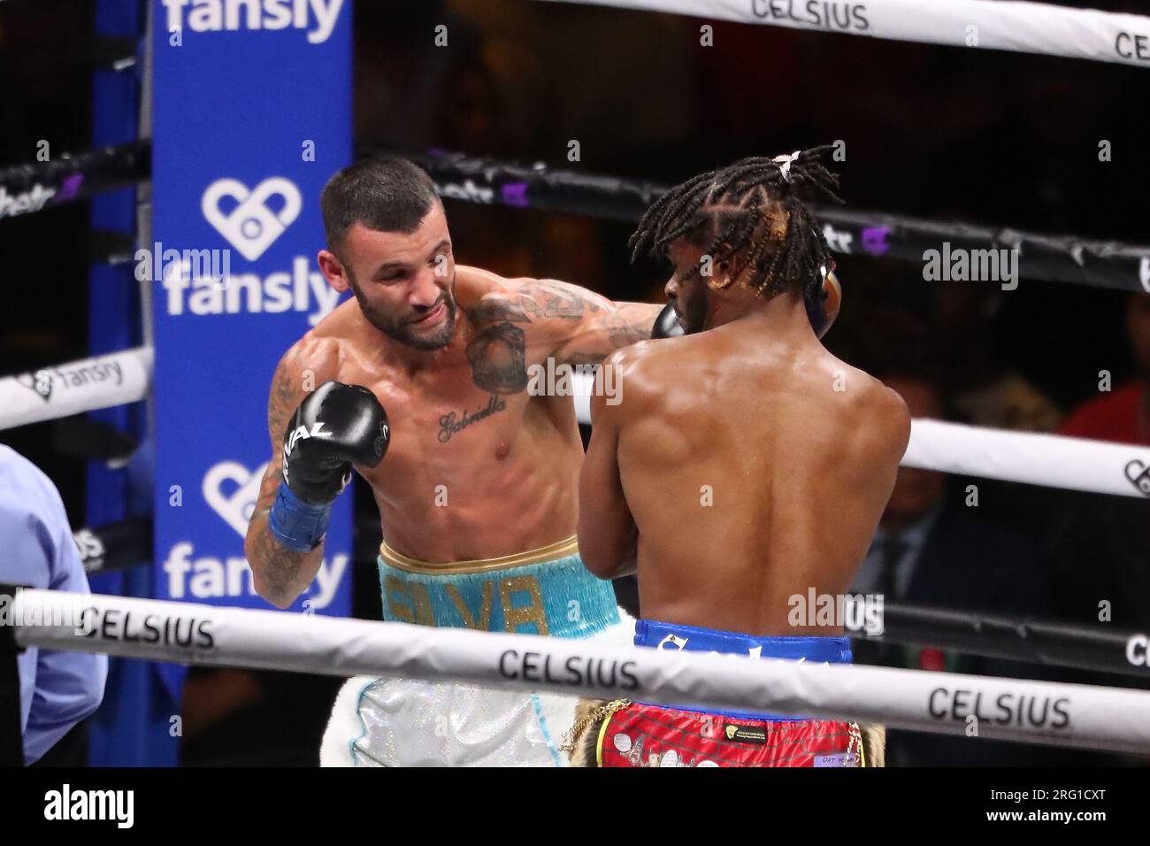American airlines center boxing hi-res stock photography and images - Alamy