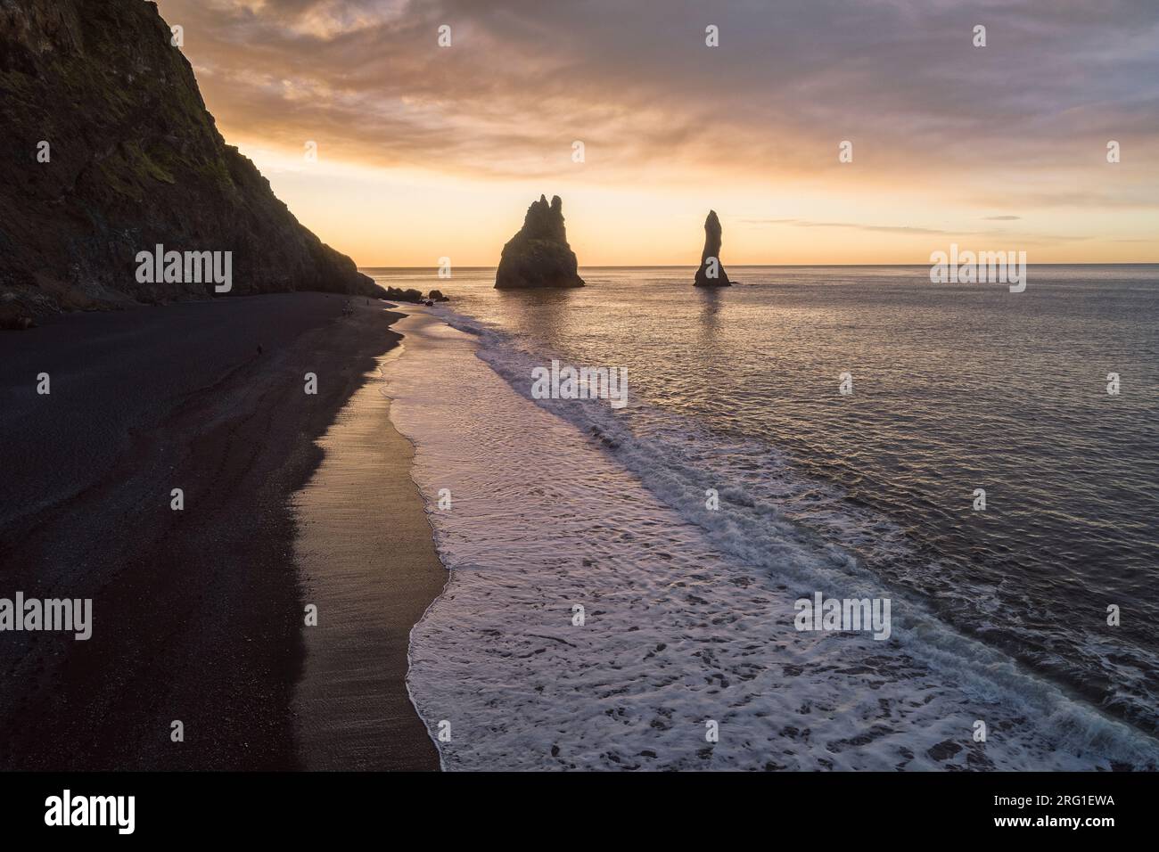 Black sand beach sunset iceland hi-res stock photography and images - Alamy