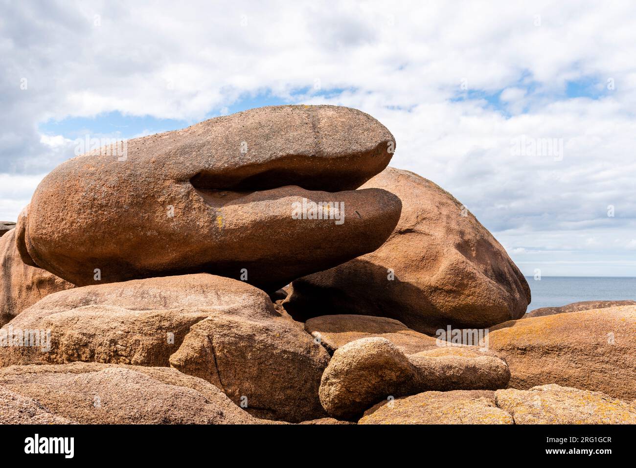 Rock formations in Pink Granite Coast Stock Photo - Alamy