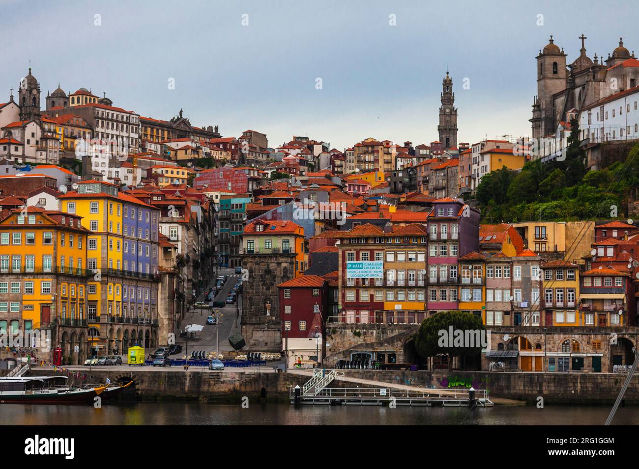 Portugal buildings hi-res stock photography and images - Alamy