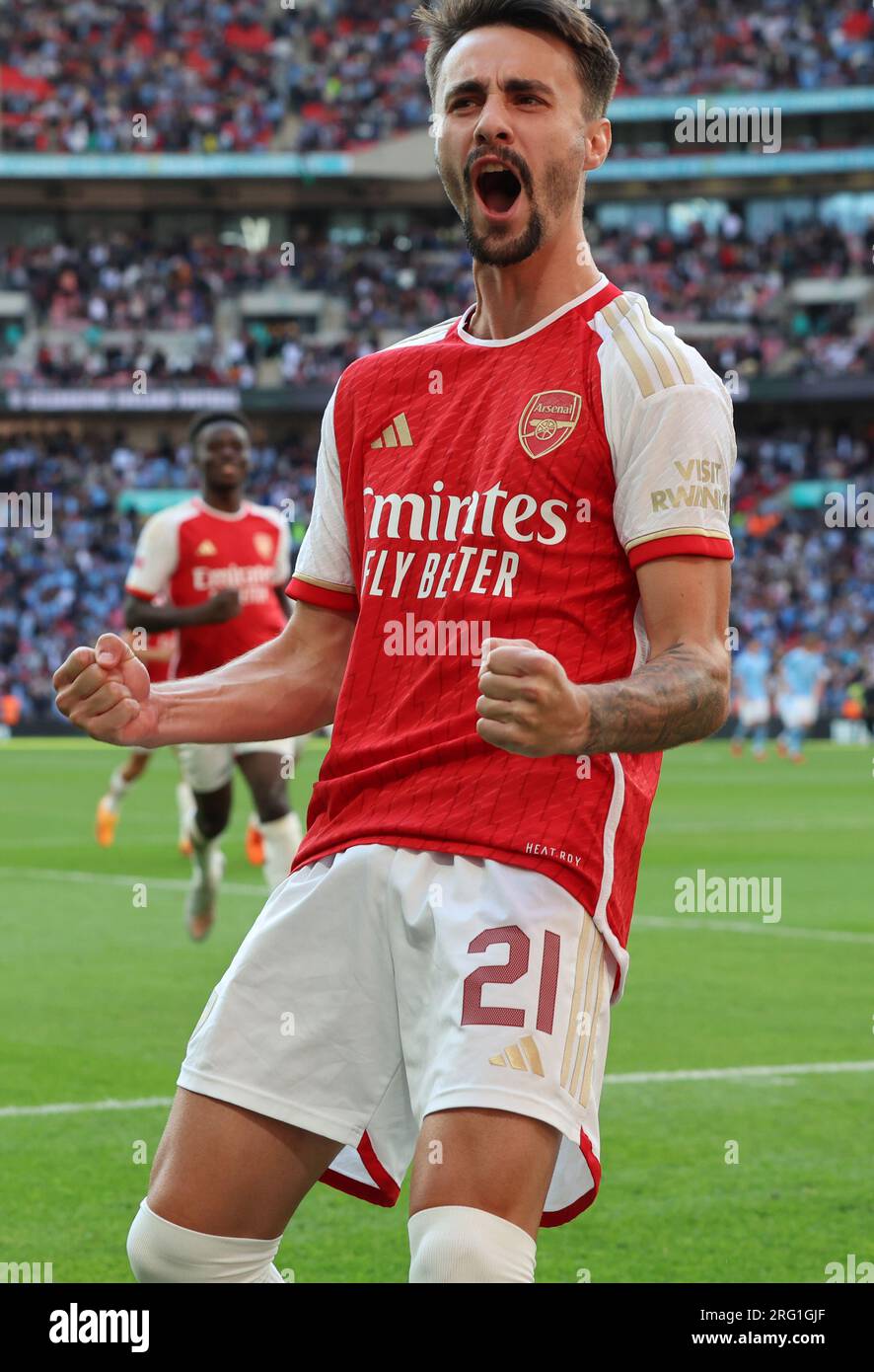 Fabio Vieira of Arsenal celebrates the winning penalty during THE FA ...