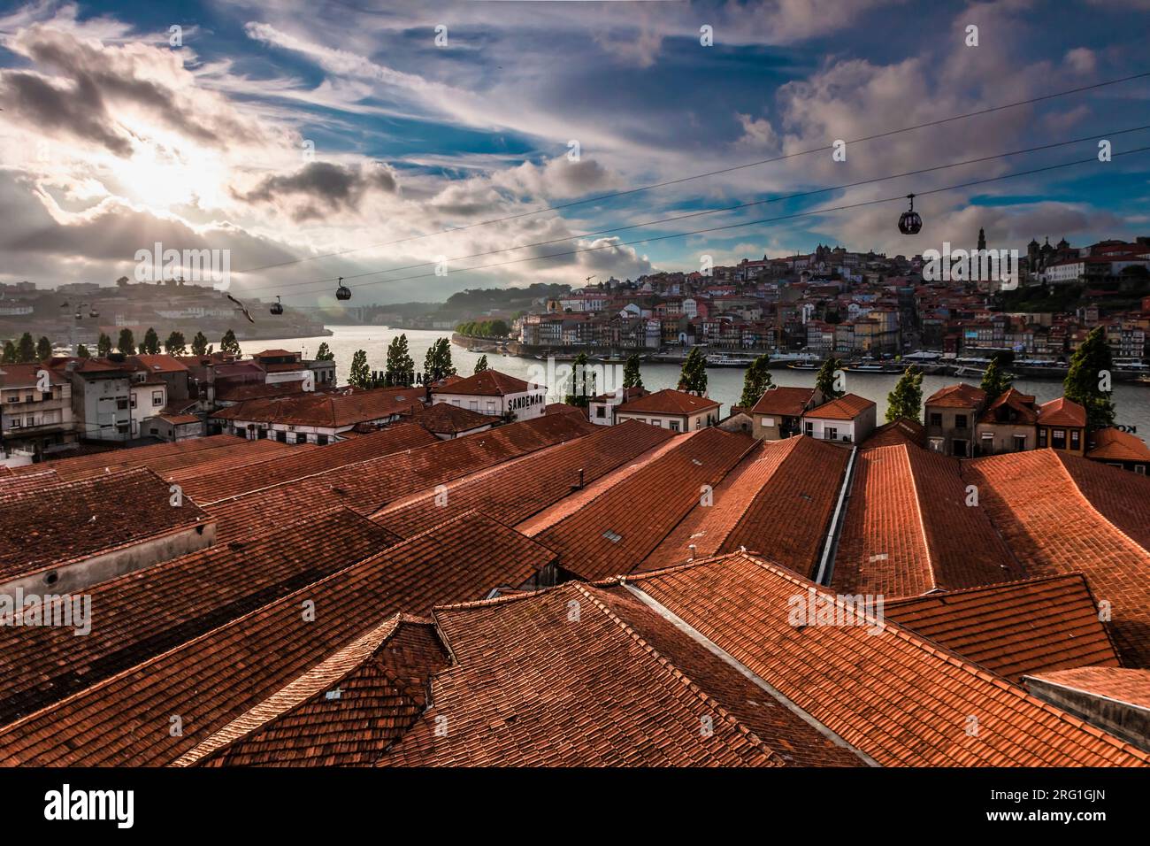 Roofs of porto hi-res stock photography and images - Alamy