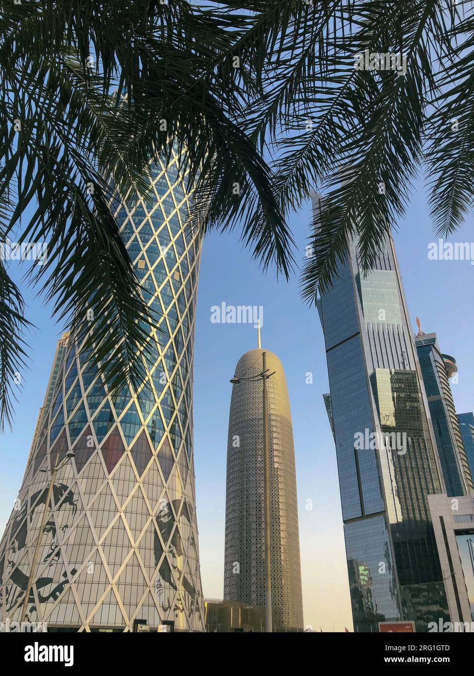 Buildings skyscrapers palm trees hi-res stock photography and images ...
