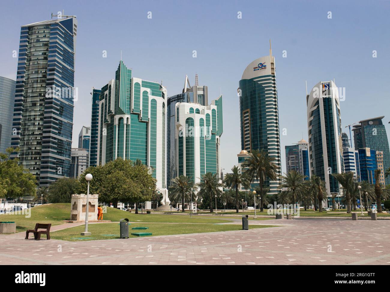 Doha buildings hi-res stock photography and images - Alamy