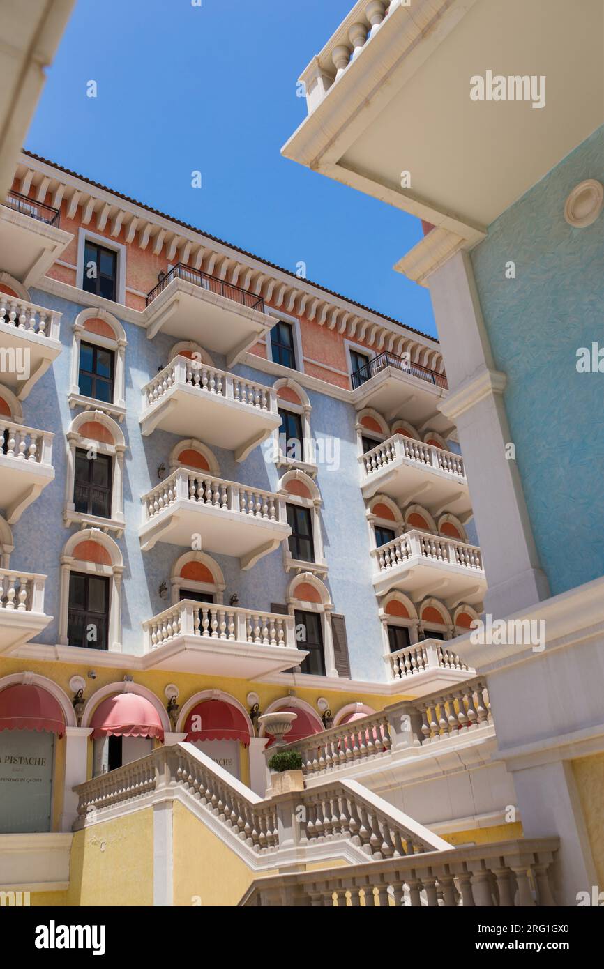 Colorful building in Doha Stock Photo - Alamy