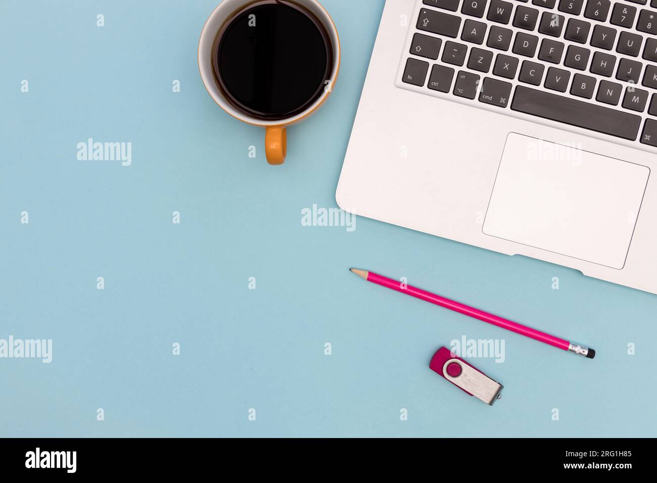 Minimal office hi-res stock photography and images - Alamy