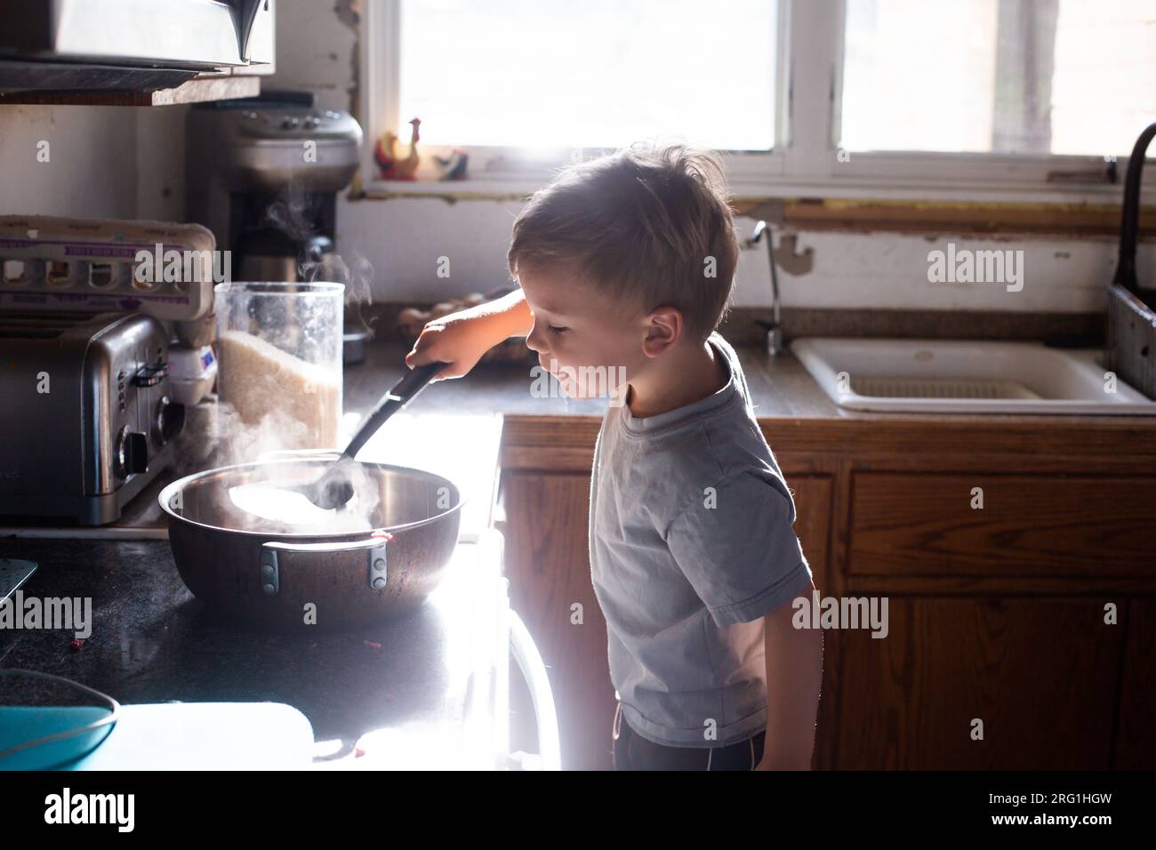Kitchen helper hi-res stock photography and images - Alamy