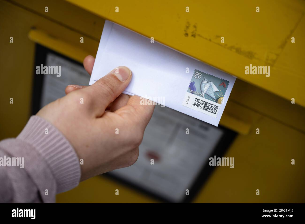 Stuttgart, Germany. 07th Aug, 2023. A woman drops a standard letter ...