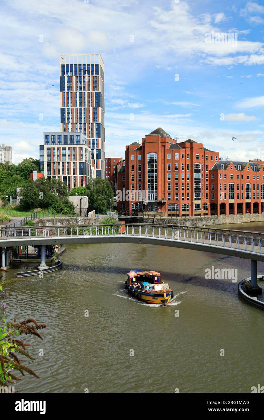 View of Castle Bridge and River avon looking upstream towards Temple ...