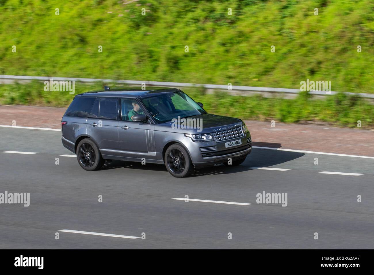 Range rover vogue sdv6 auto sdv6 auto start stop hi-res stock photography and images - Alamy