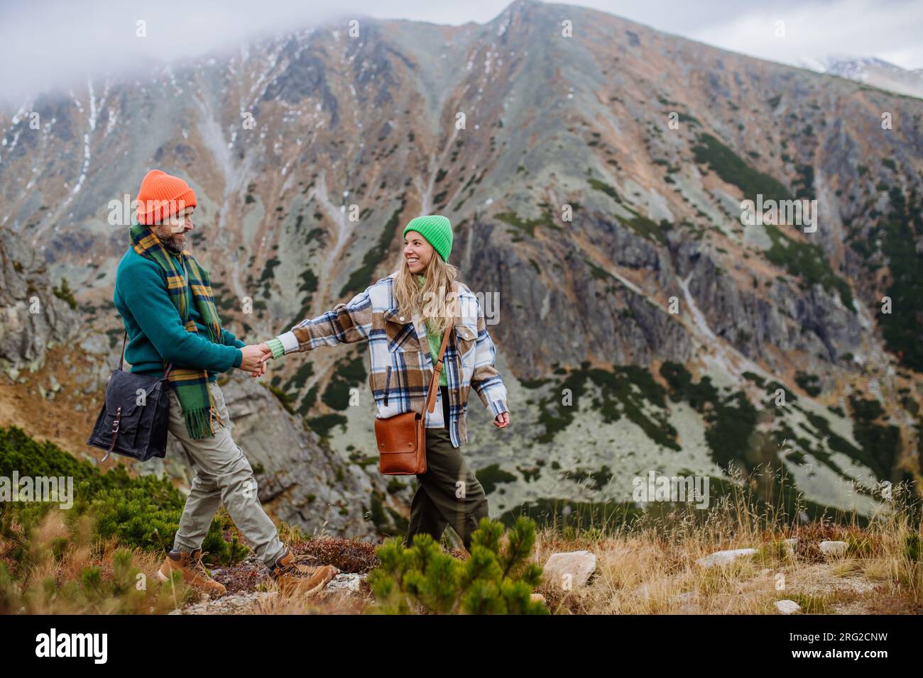 Couple backpackers hikers mountains hi-res stock photography and images ...