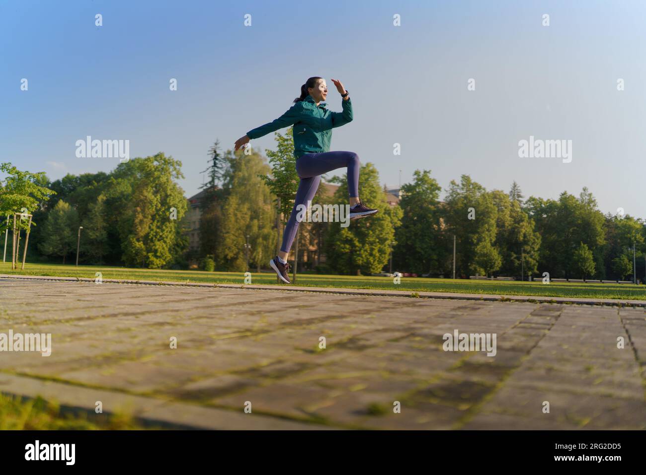 High knees exercise hi-res stock photography and images - Alamy