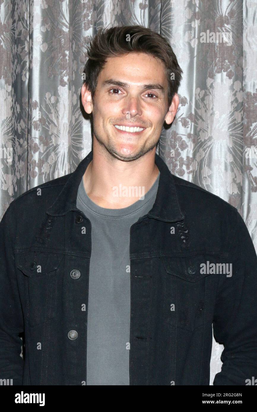 LOS ANGELES - AUG 5: Mark Grossman at The Young and The Restless Fan ...