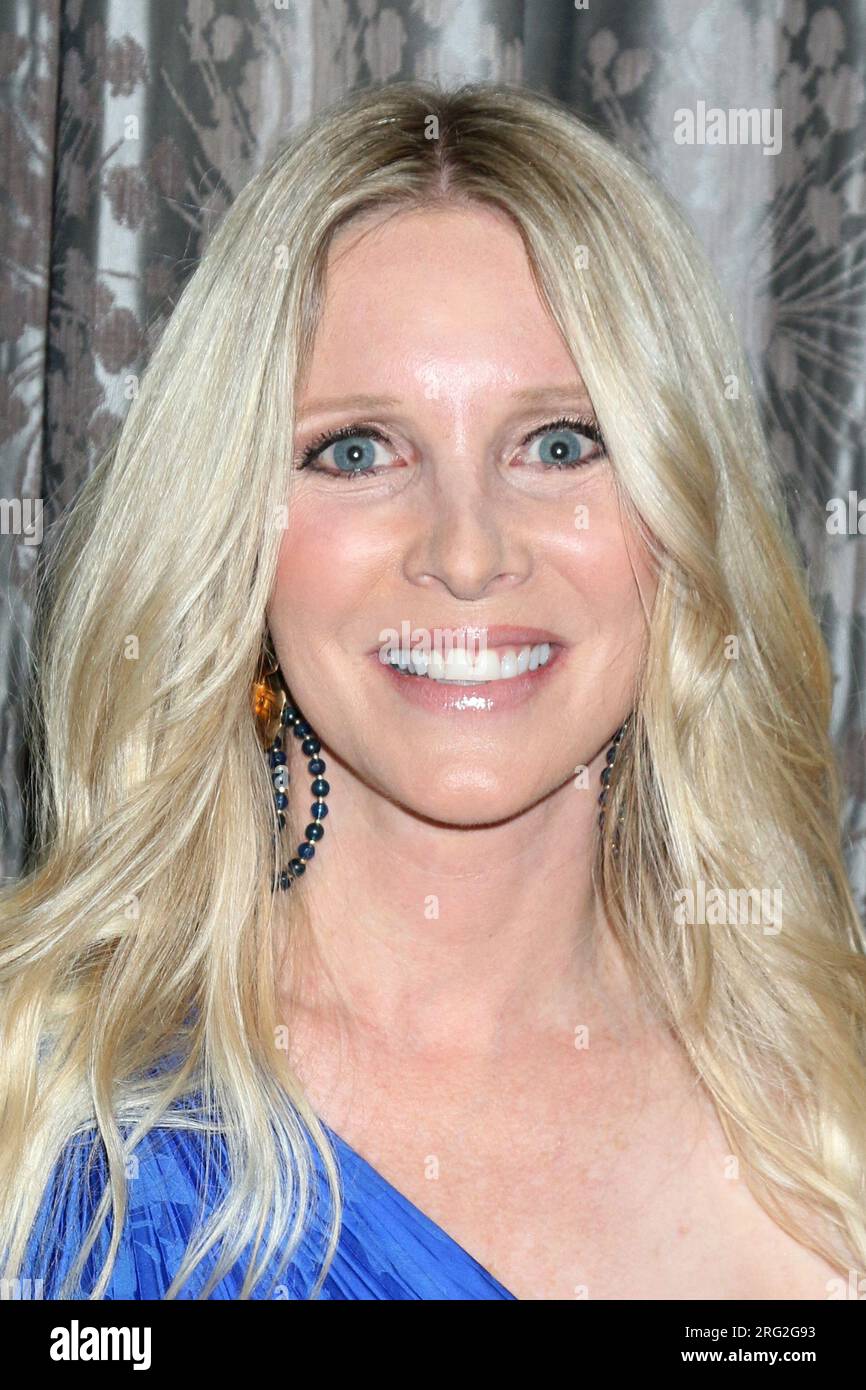 LOS ANGELES - AUG 5: Lauralee Bell at The Young and The Restless Fan ...