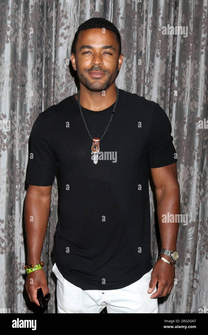 LOS ANGELES - AUG 5: Sean Dominic at The Young and The Restless Fan ...