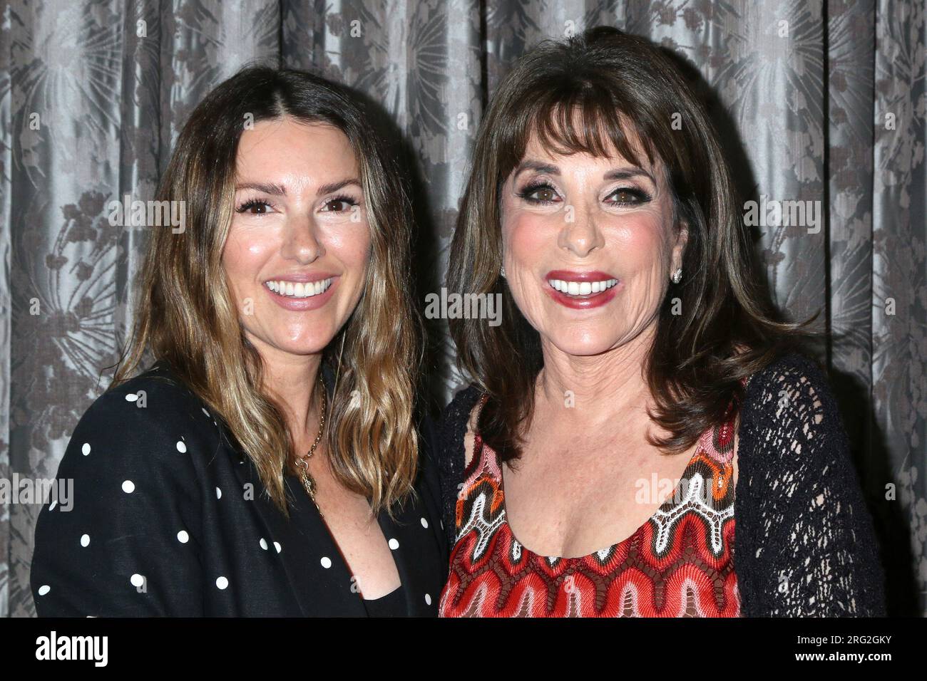 LOS ANGELES - AUG 5: Elizabeth Hendrickson, Kate Linder at The Young ...
