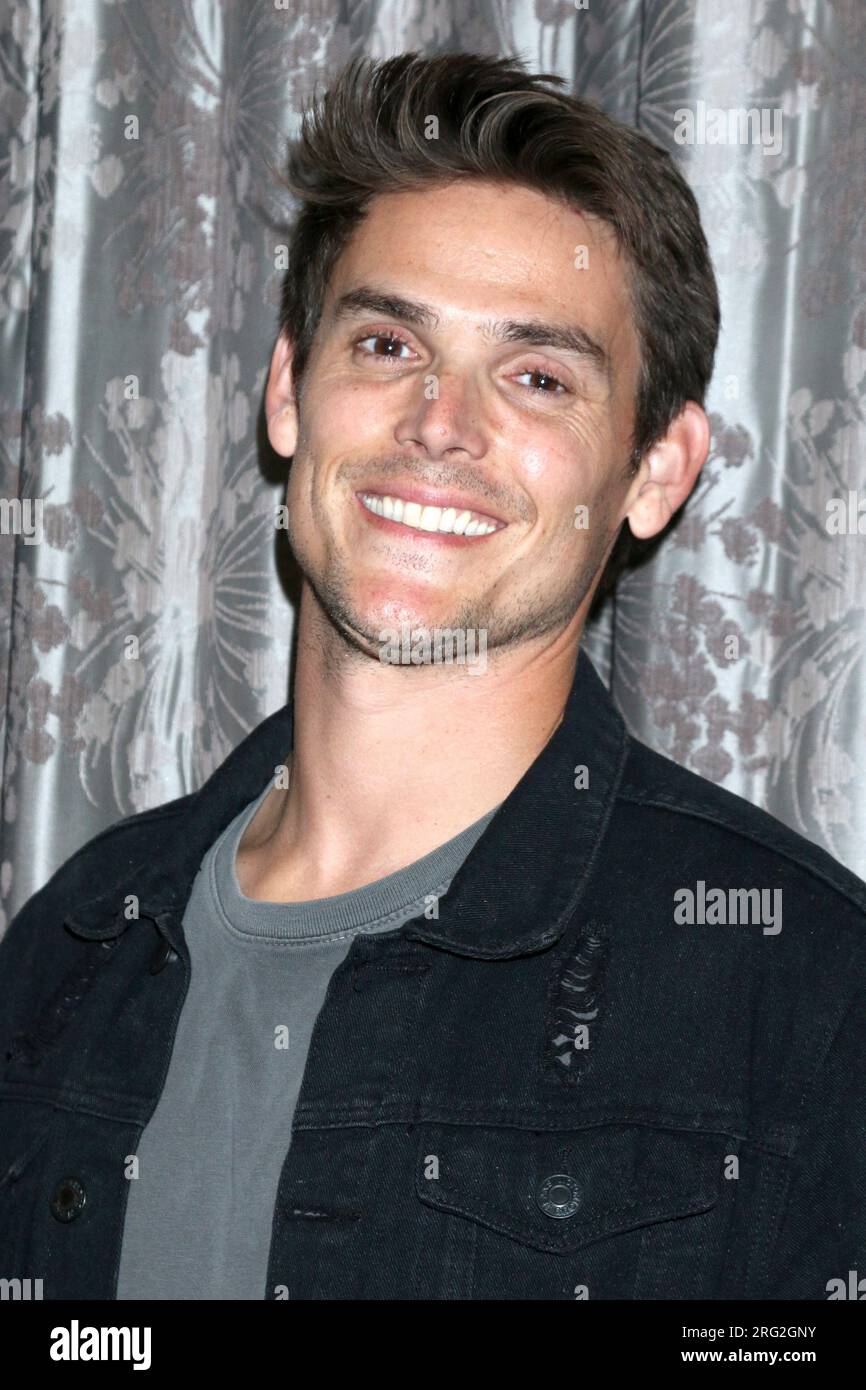 LOS ANGELES - AUG 5: Mark Grossman at The Young and The Restless Fan ...