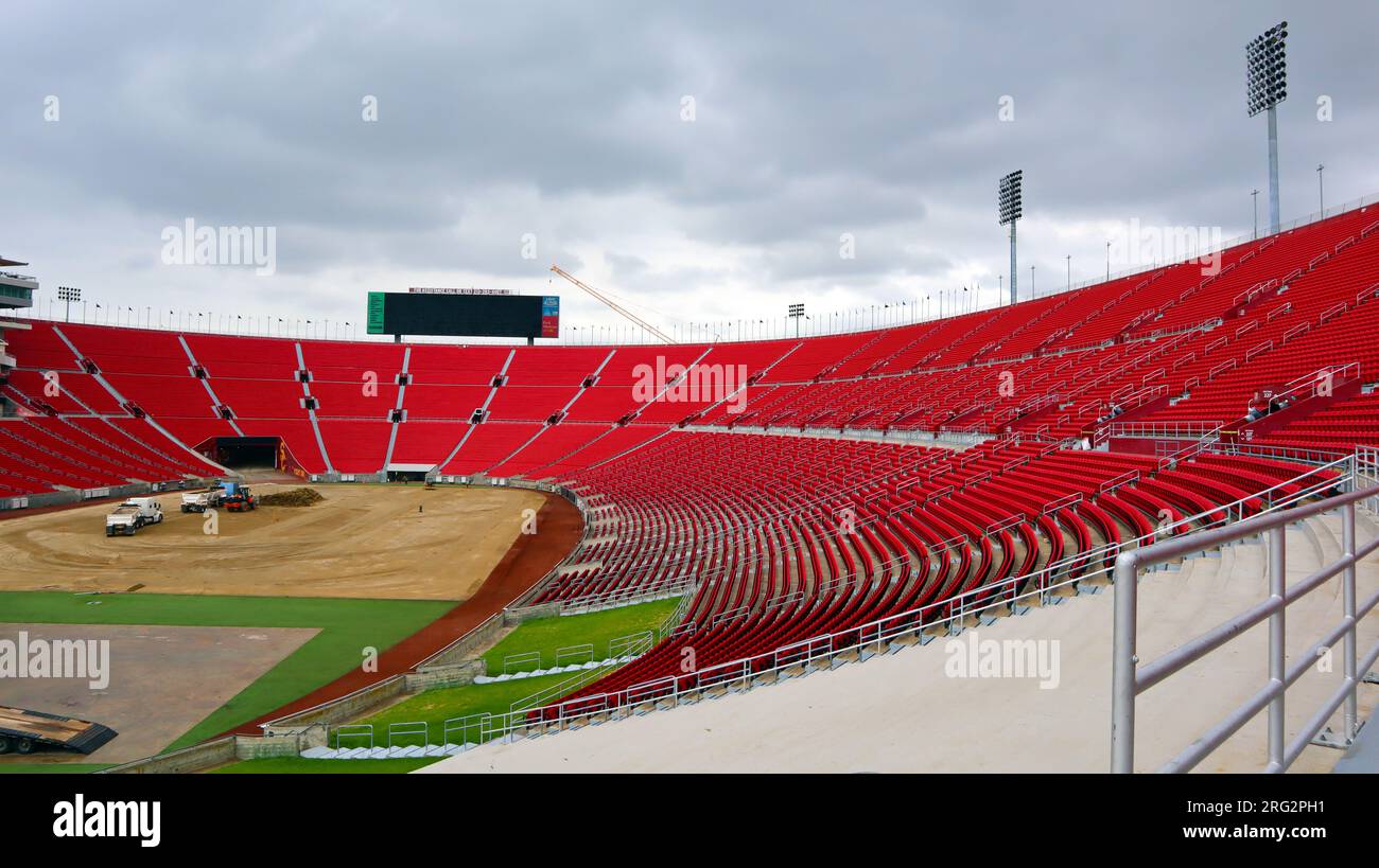Los Angeles, California: Los Angeles Memorial Coliseum located in the ...