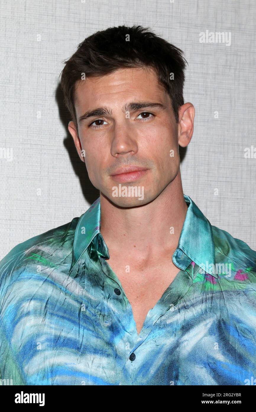 LOS ANGELES - AUG 6: Tanner Novlan at The Bold and the Beautiful Fan ...