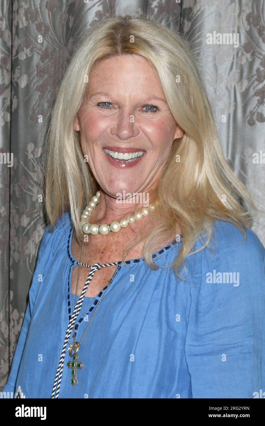 LOS ANGELES - AUG 6: Alley Mills at The Bold and the Beautiful Fan ...