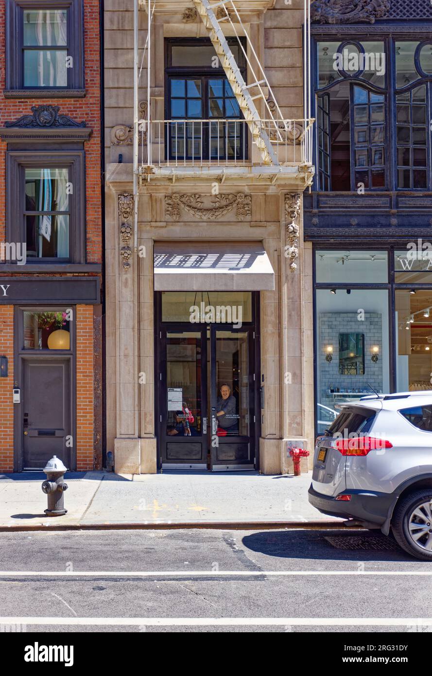 Ladies’ Mile Historic District: Holtz Building, 7 E 20th St., is a neo ...