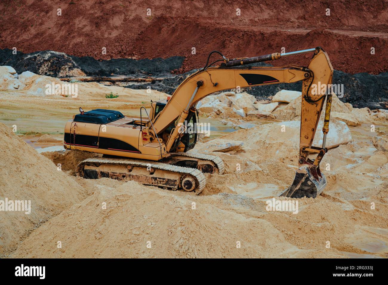 Working quarry hi-res stock photography and images - Alamy