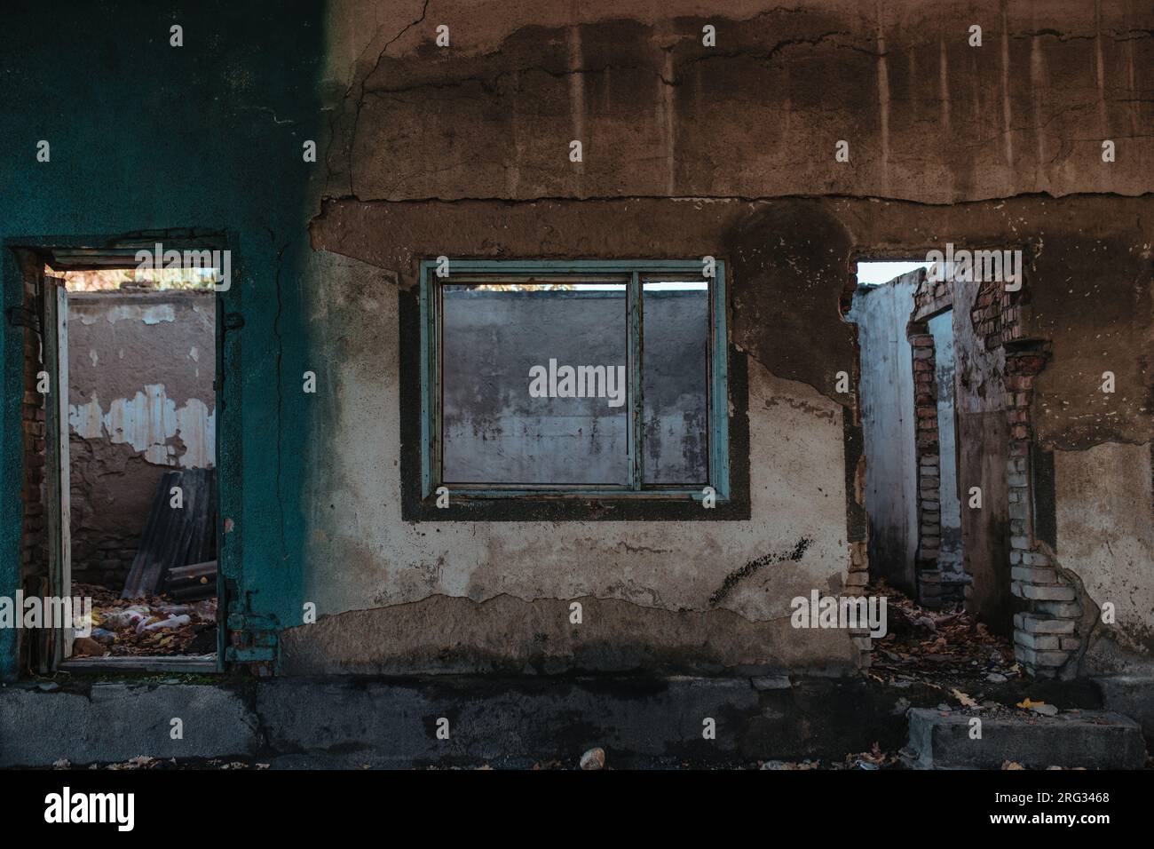 The ruins of an abandoned building Stock Photo - Alamy