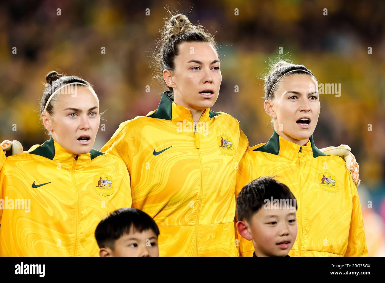 SYDNEY, AUSTRALIA - AUGUST 07: Caitlin Foord, Mackenzie Arnold and ...