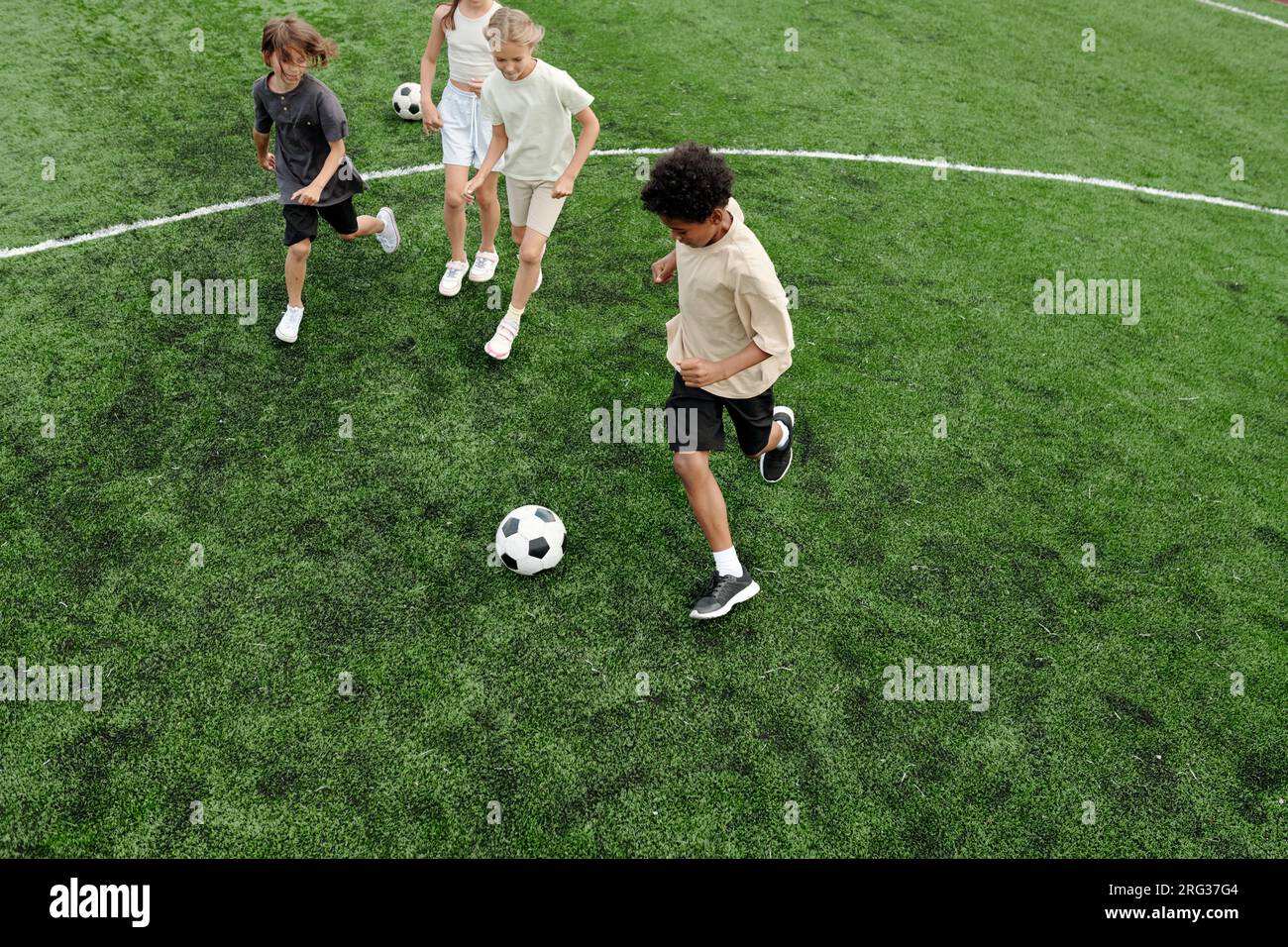 Schoolchildren playing soccer hi-res stock photography and images - Alamy