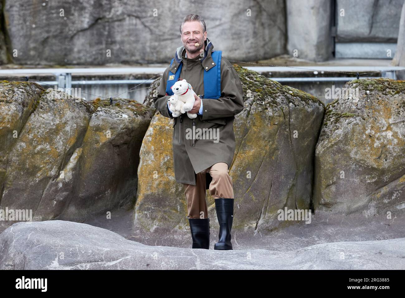 Hamburg, Germany. 07th Aug, 2023. Sasha, singer, stands with a stuffed ...