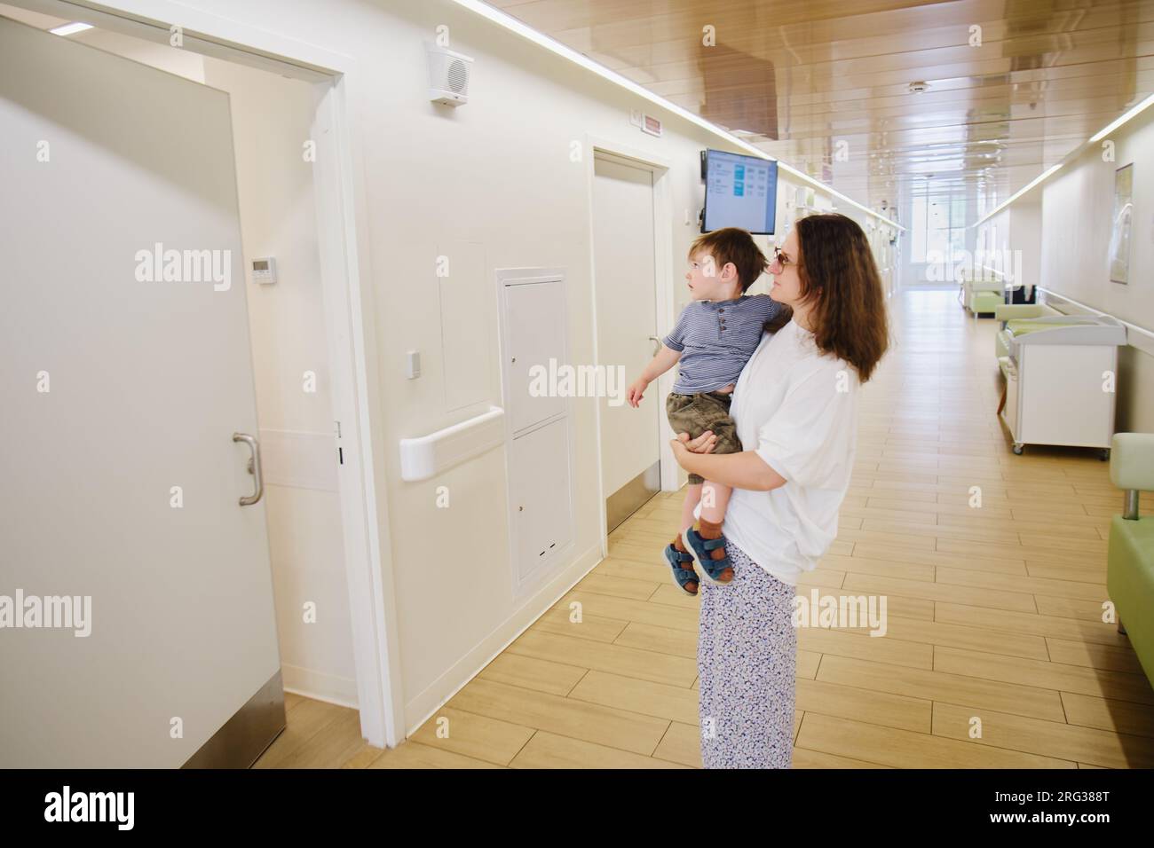 The mother and her baby are in the hospital waiting room, wait for ...