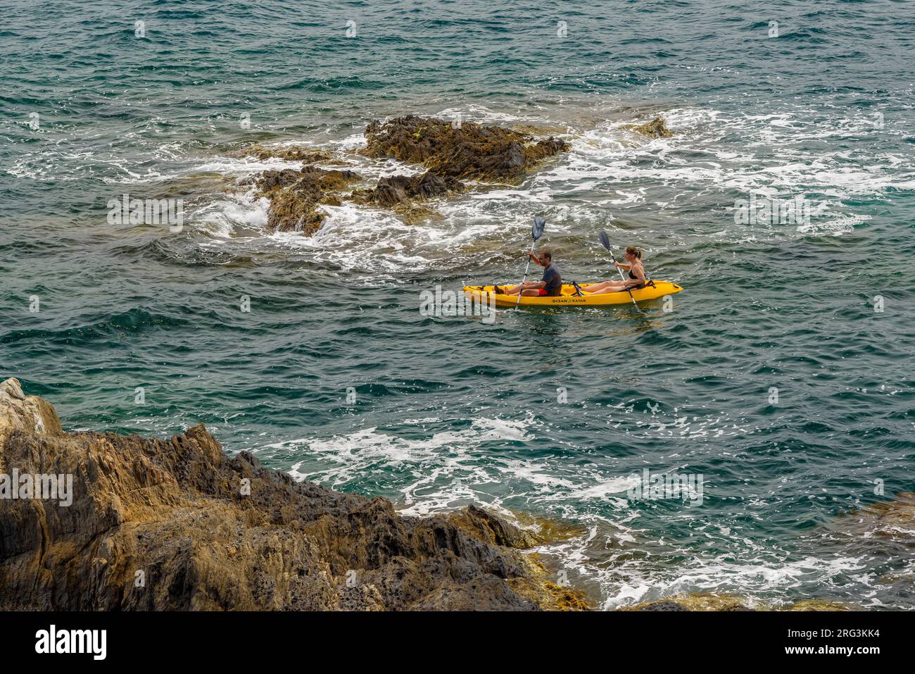 Kayak en agua hi-res stock photography and images - Alamy
