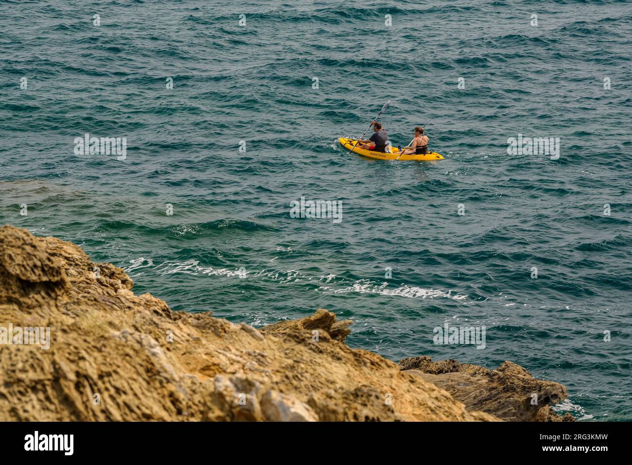 Kayak en agua hi-res stock photography and images - Alamy