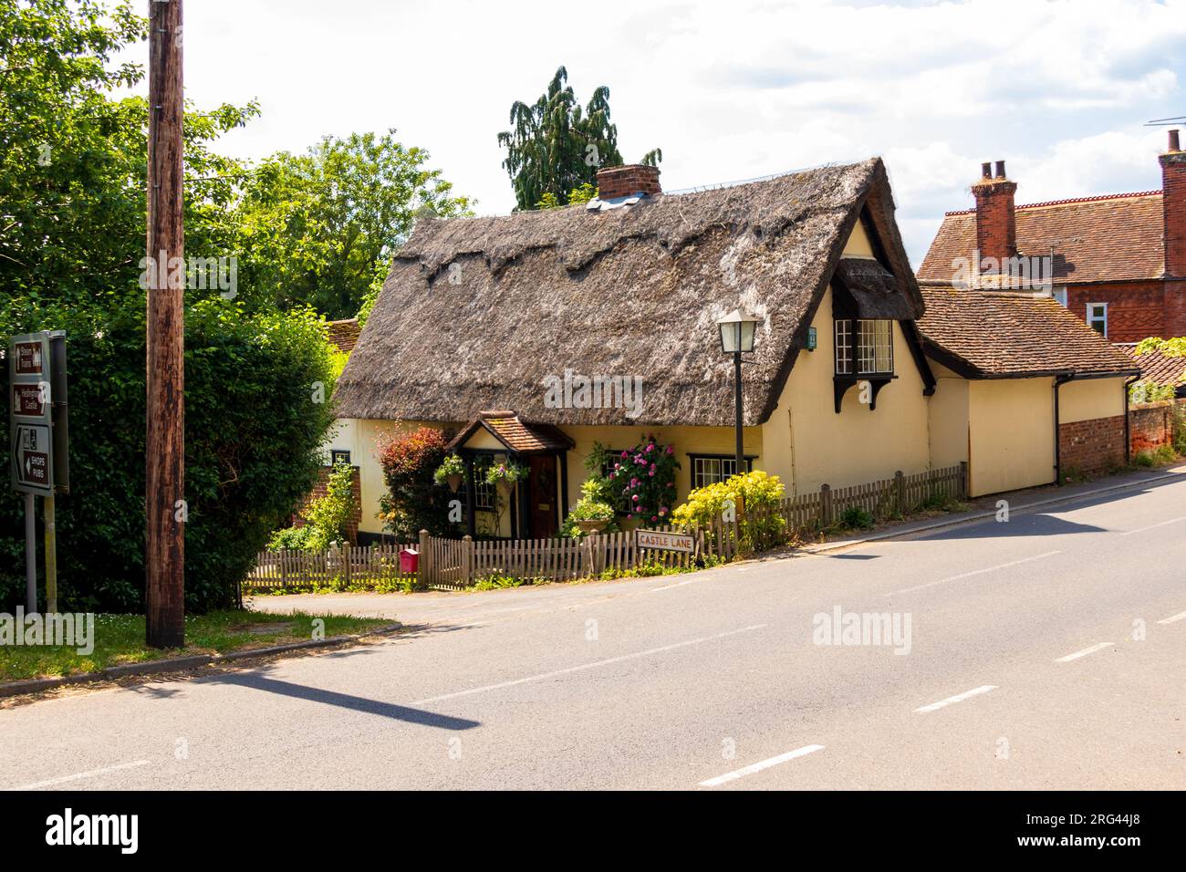 Thatched Cottage, Castle Hedingham Essex England UK Stock Photo - Alamy