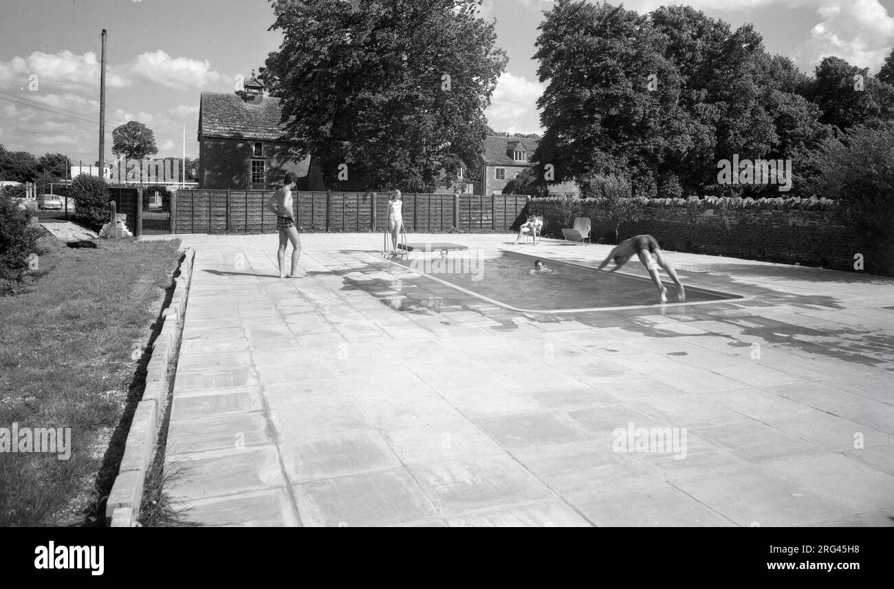 1950s swimming pool hi-res stock photography and images - Alamy