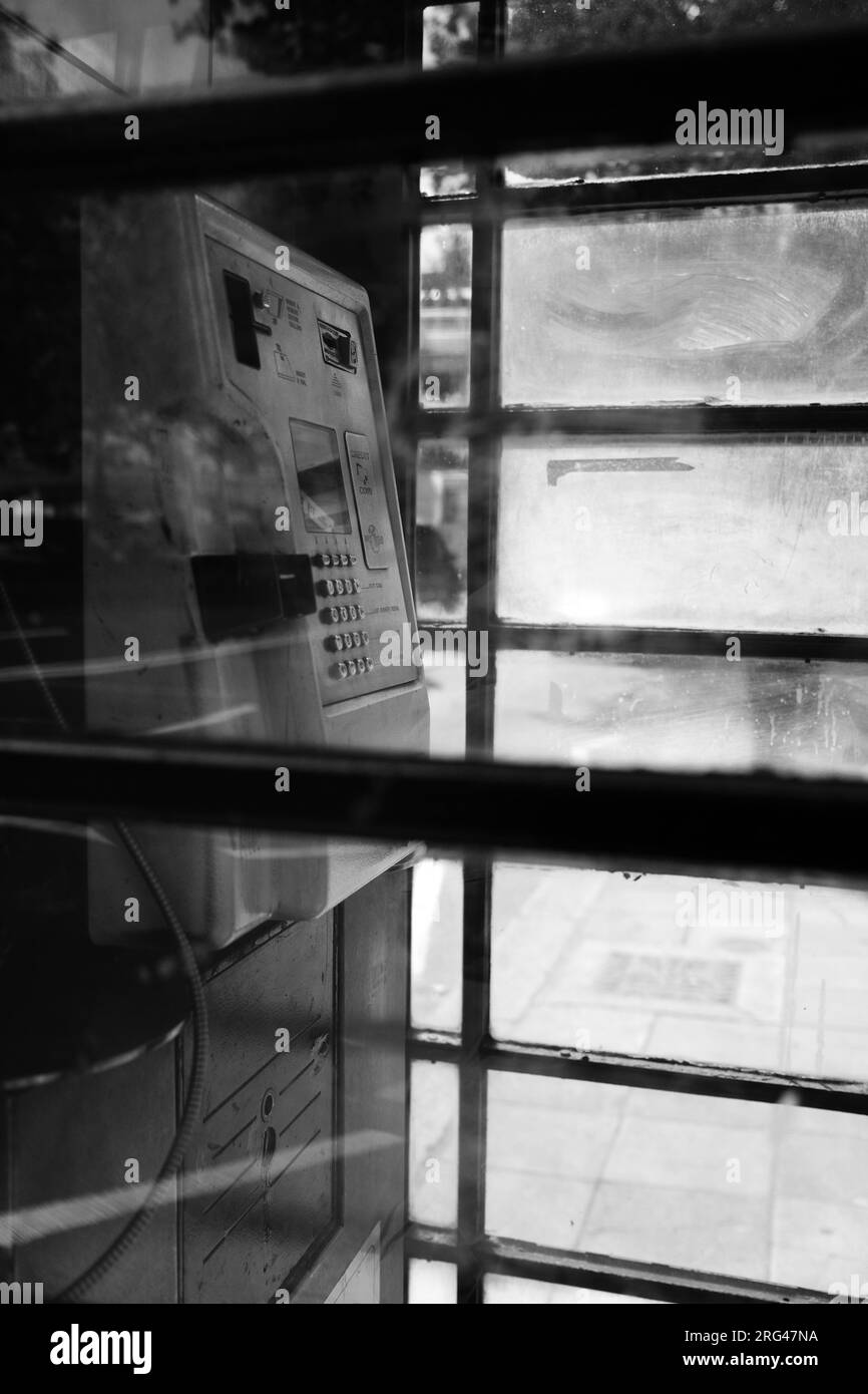 London telephone box black white Black and White Stock Photos & Images ...