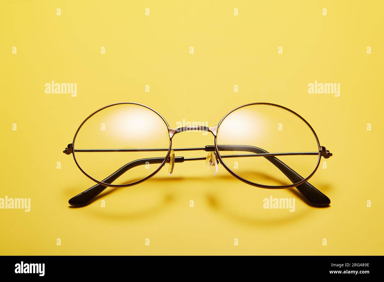 Female full frame spectacles hi-res stock photography and images - Alamy