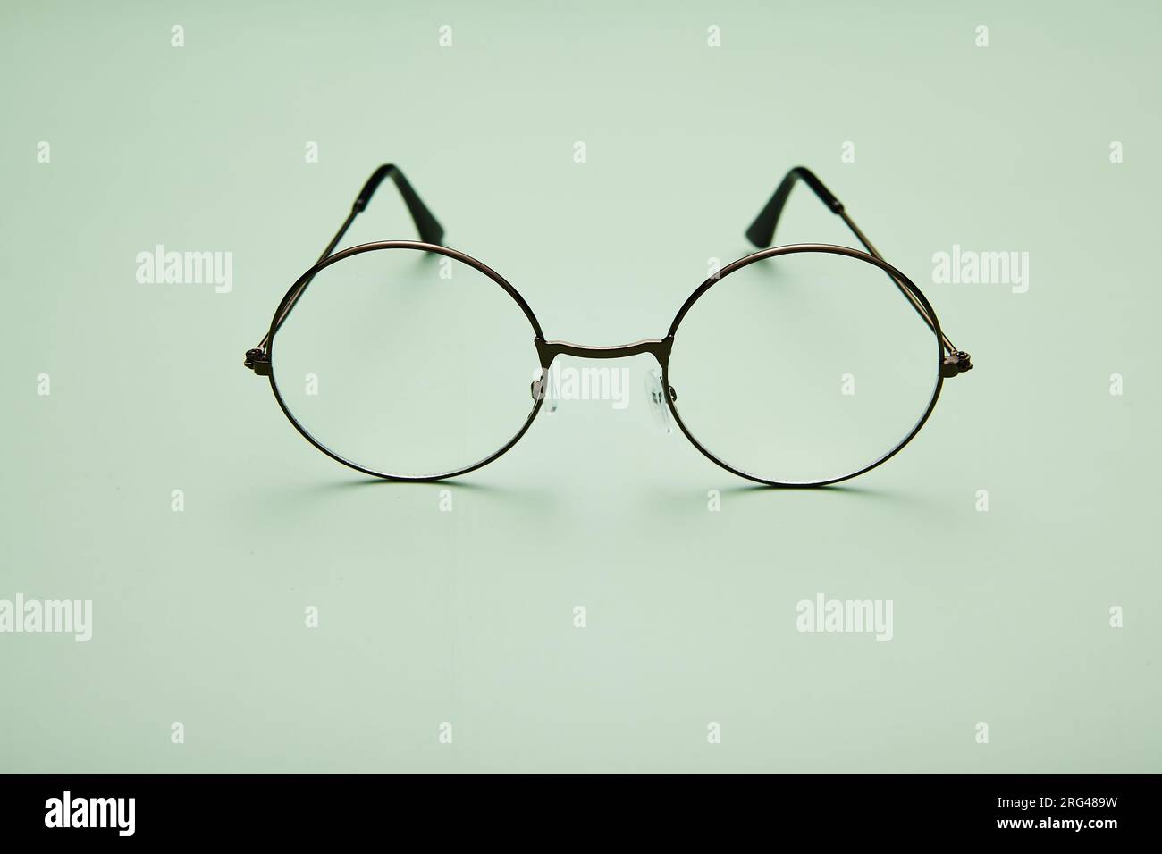 Female full frame spectacles hi-res stock photography and images - Alamy