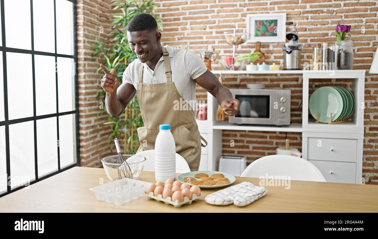 American african baker bake hi-res stock photography and images - Alamy
