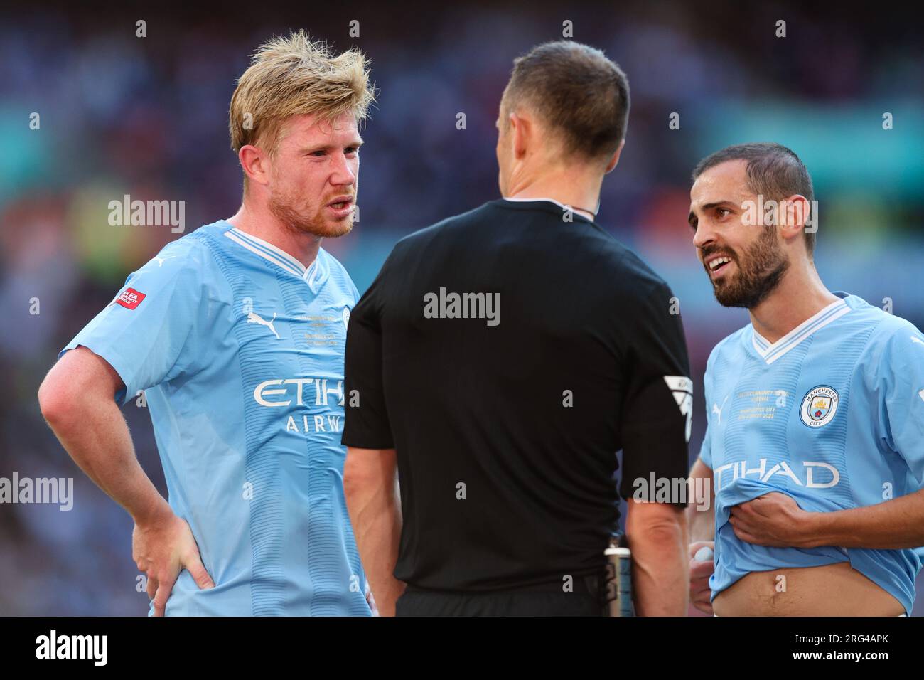 LONDON, UK - 6th Aug 2023: Kevin De Bruyne and Bernardo Silva of ...