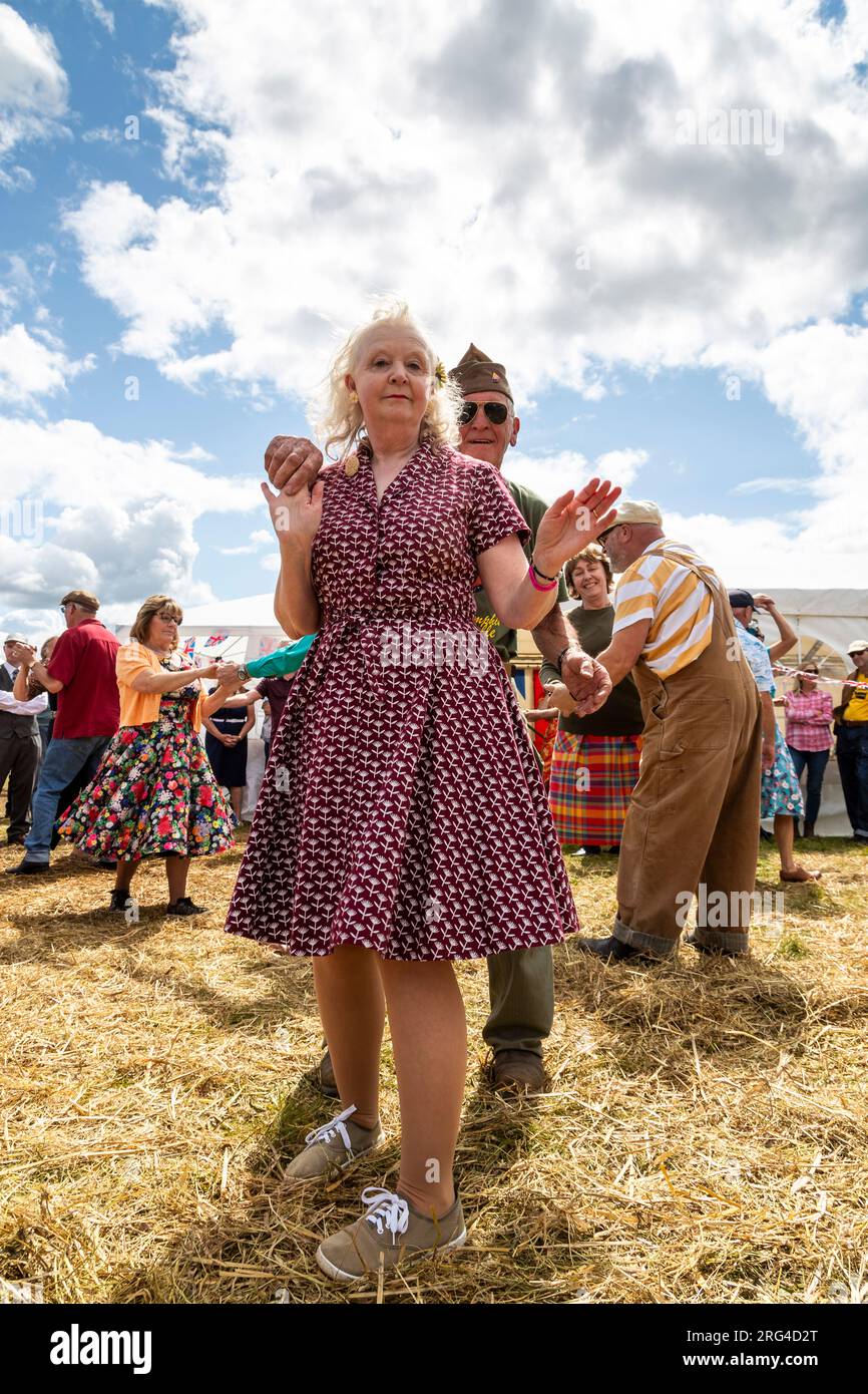 Extravaganza and dance hi-res stock photography and images - Alamy