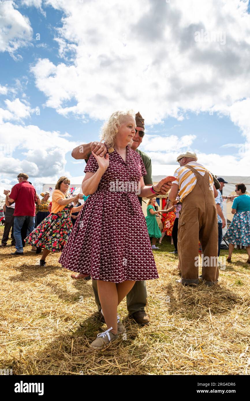 Extravaganza and dance hi-res stock photography and images - Alamy
