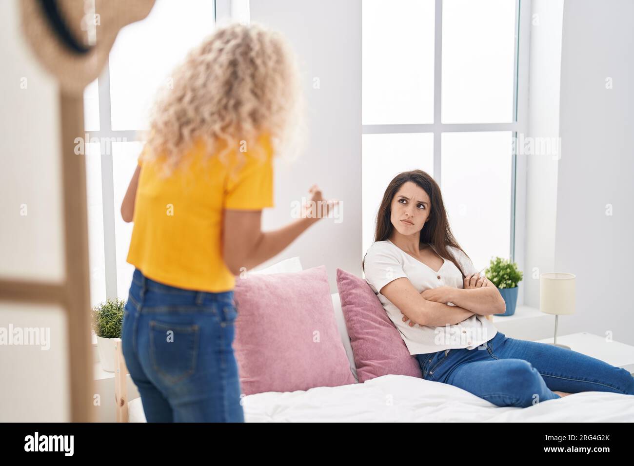 Adult daughter and elderly mother argue hi-res stock photography and images - Alamy