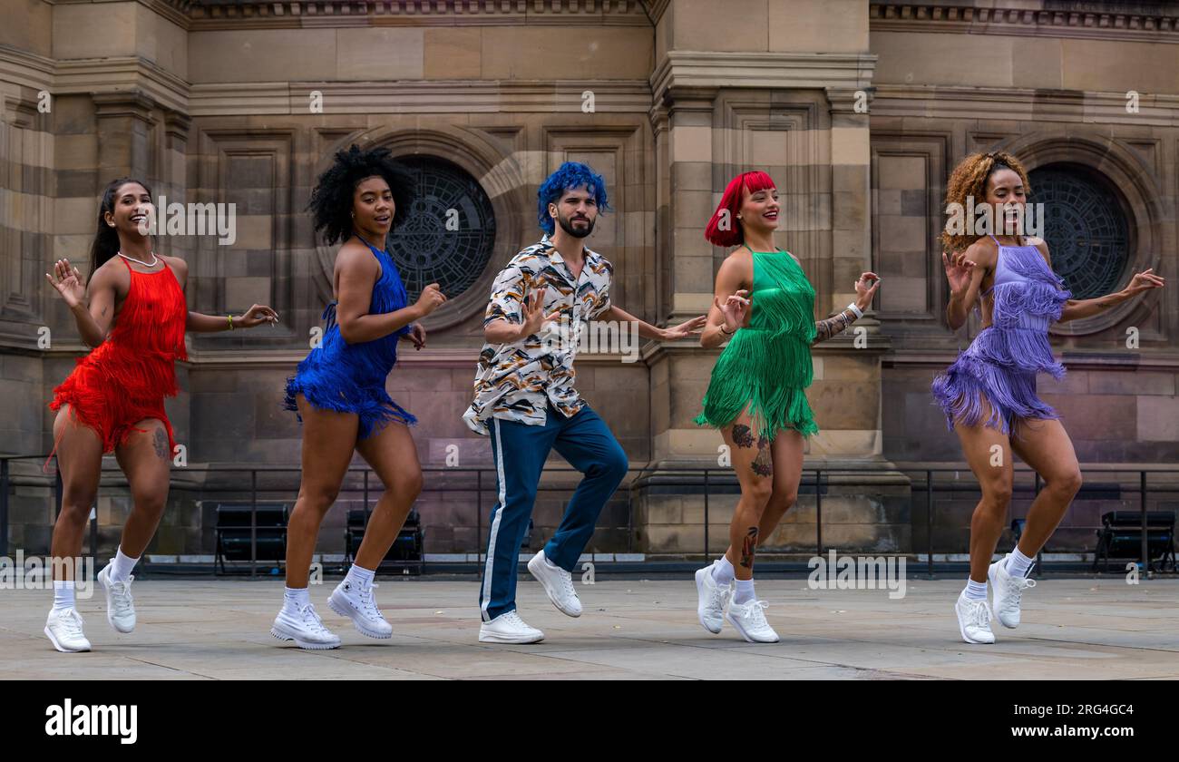 Salsa dancing group uk hi-res stock photography and images - Alamy