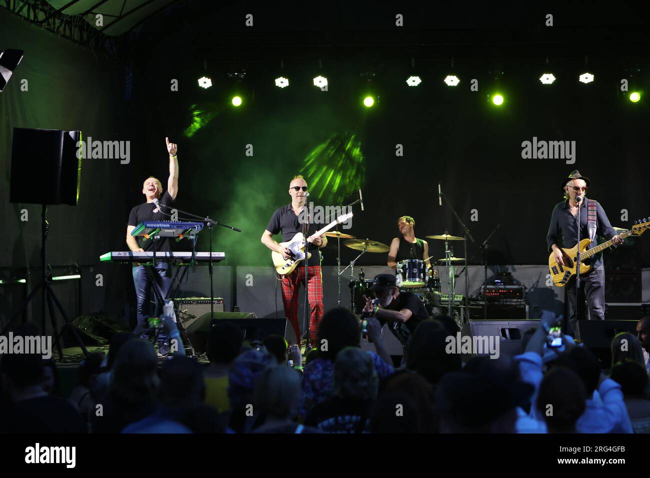 Charity rock band hi-res stock photography and images - Alamy