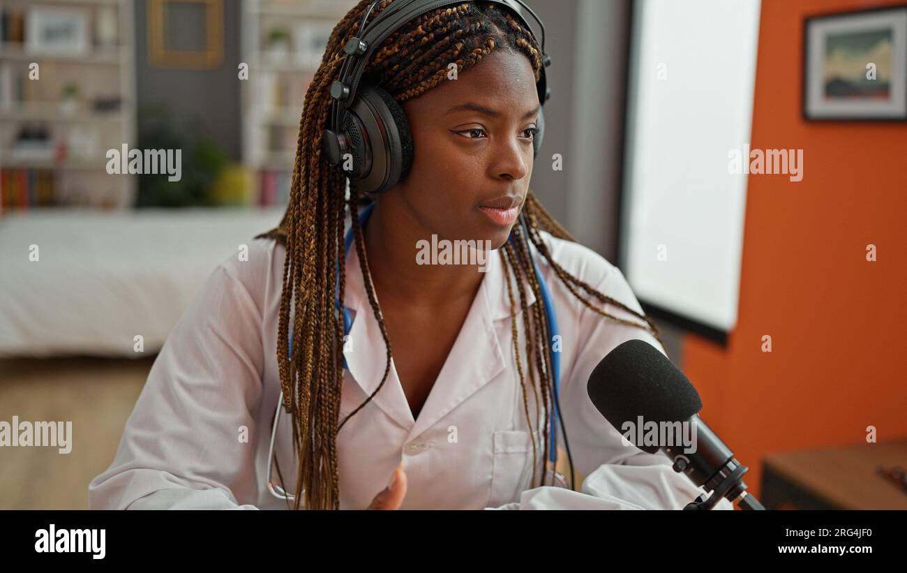 Doctor interview news hi-res stock photography and images - Alamy