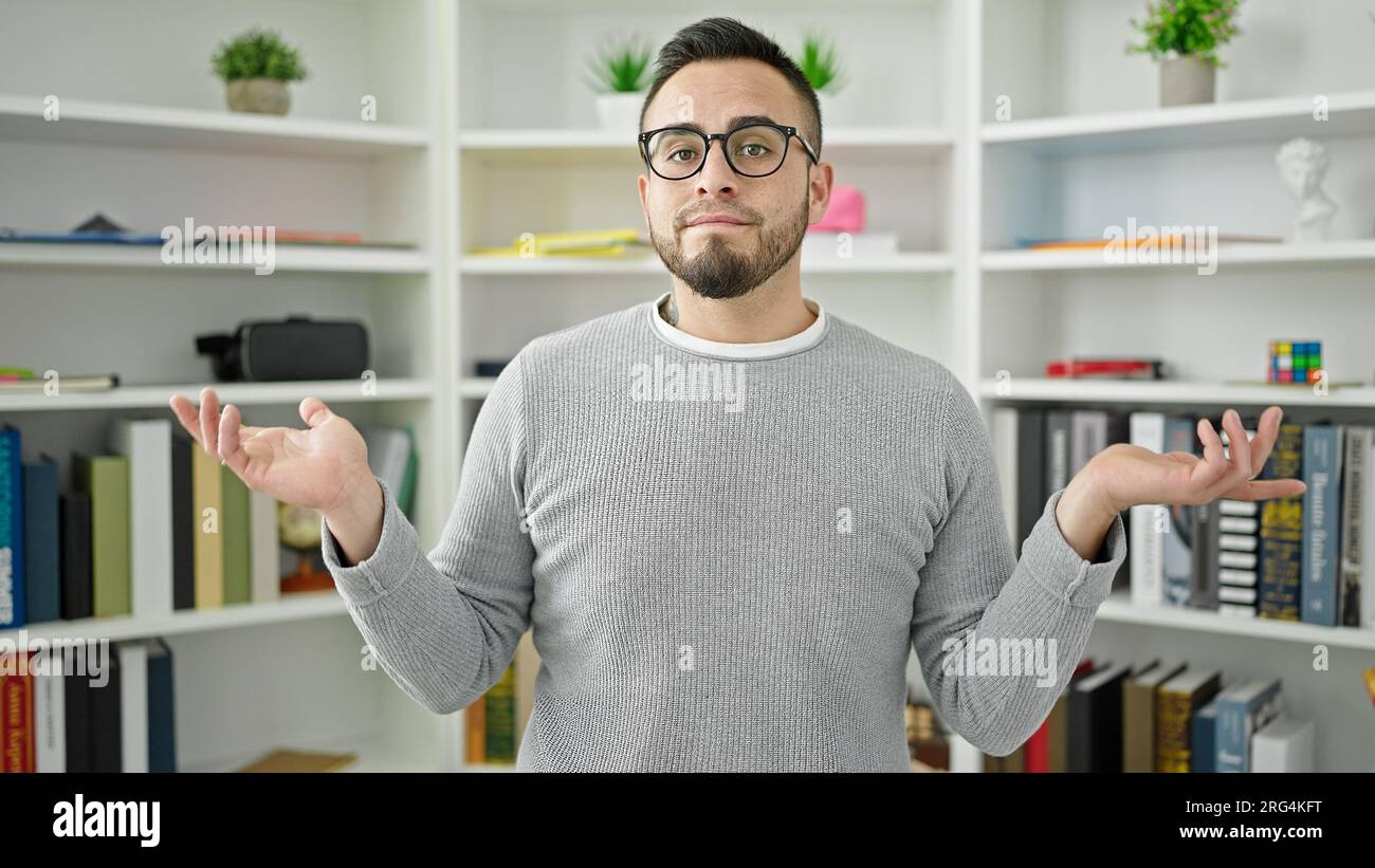 Hispanic man student standing dont hi-res stock photography and images ...
