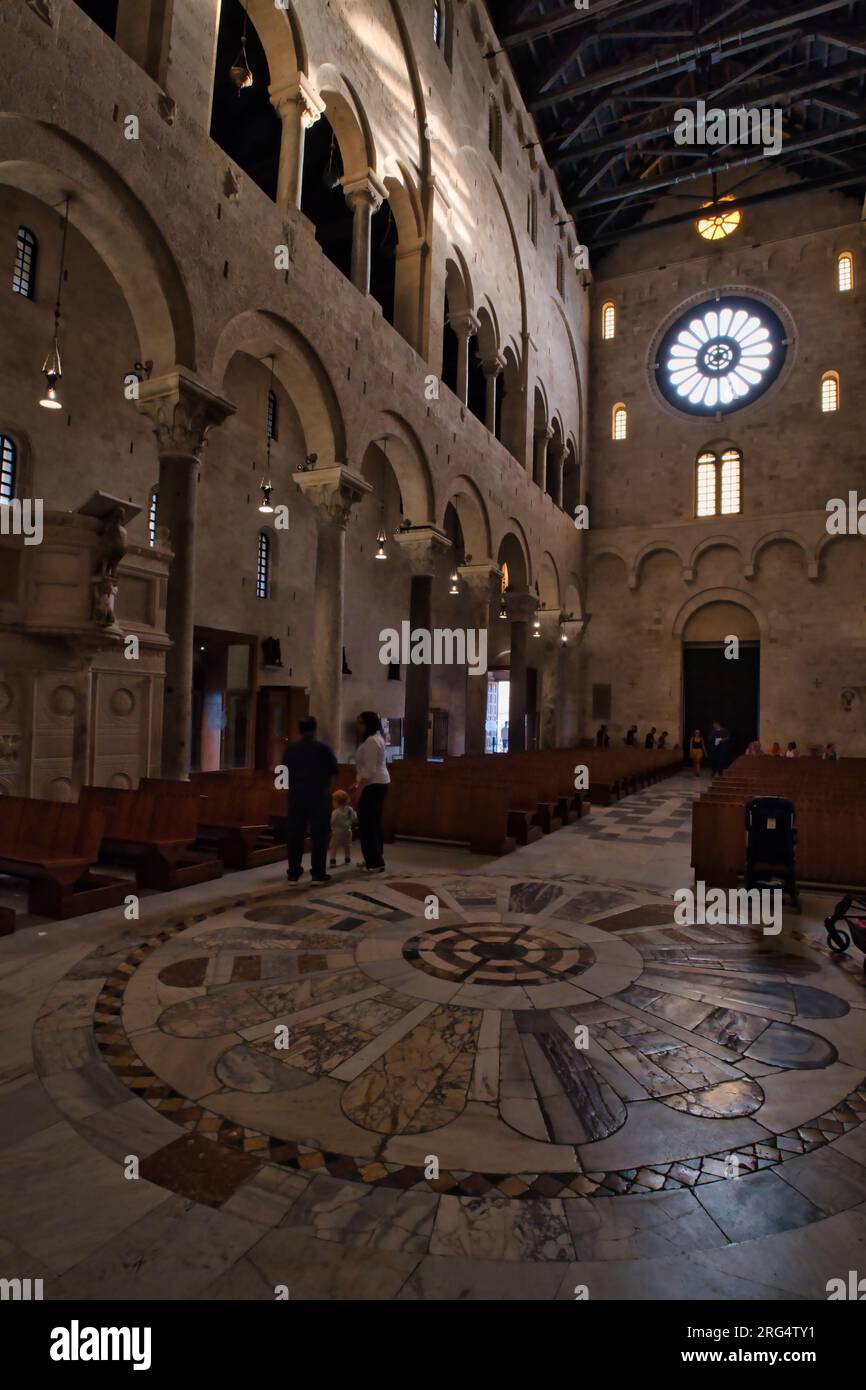Interior view of the Saint Sabinus cathedral in Bari Stock Photo - Alamy